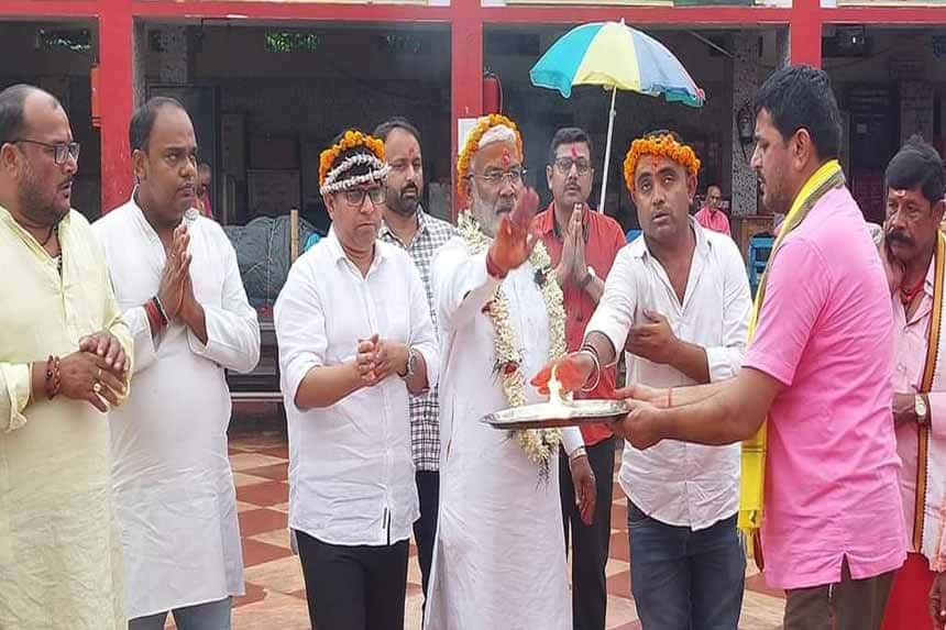 उत्तर प्रदेश के मंत्री स्वतंत्र देव सिंह ने बासुकिनाथ में की पूजा ...