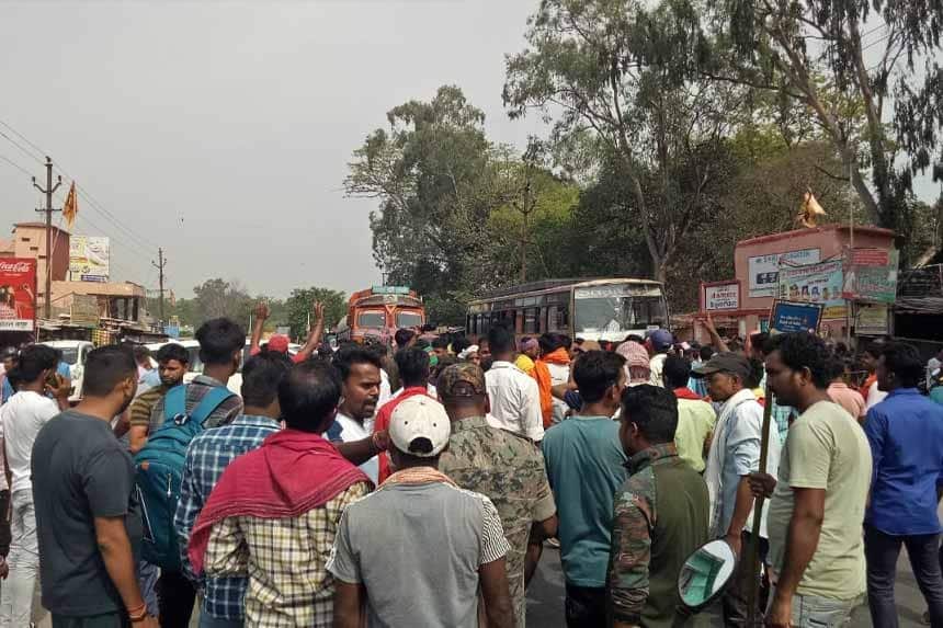झारखंड बंद : बोकारो में भी सड़क पर उतरे बंद समर्थक, सड़क जाम - News Aroma